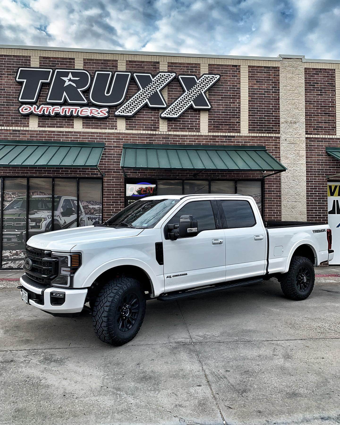 Ultimate Guide to Truck Suspension Lift Kits - Truxx