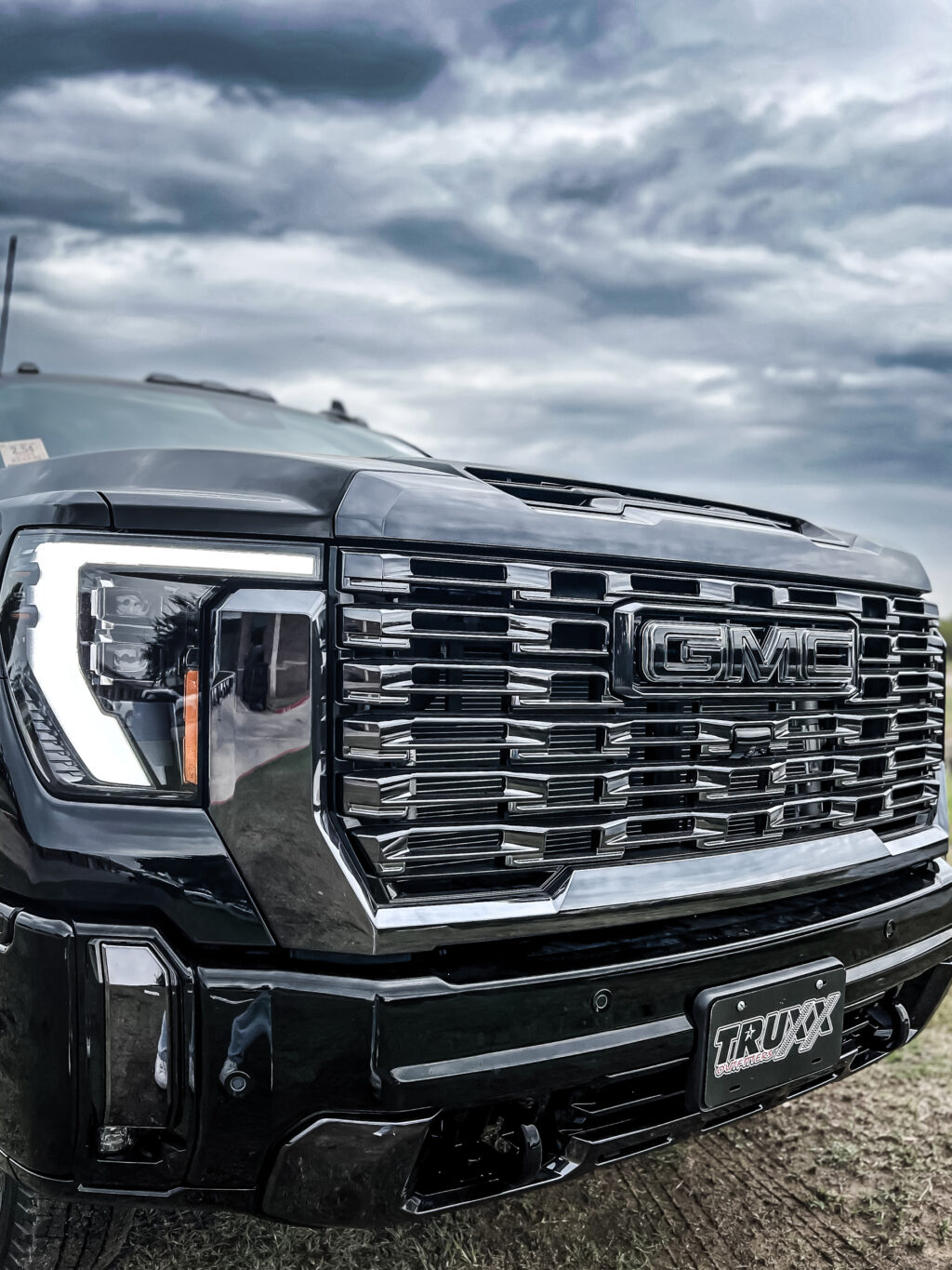 Get the BEST Blackout Packages in Dallas, TX with Truxx Outfitters!
