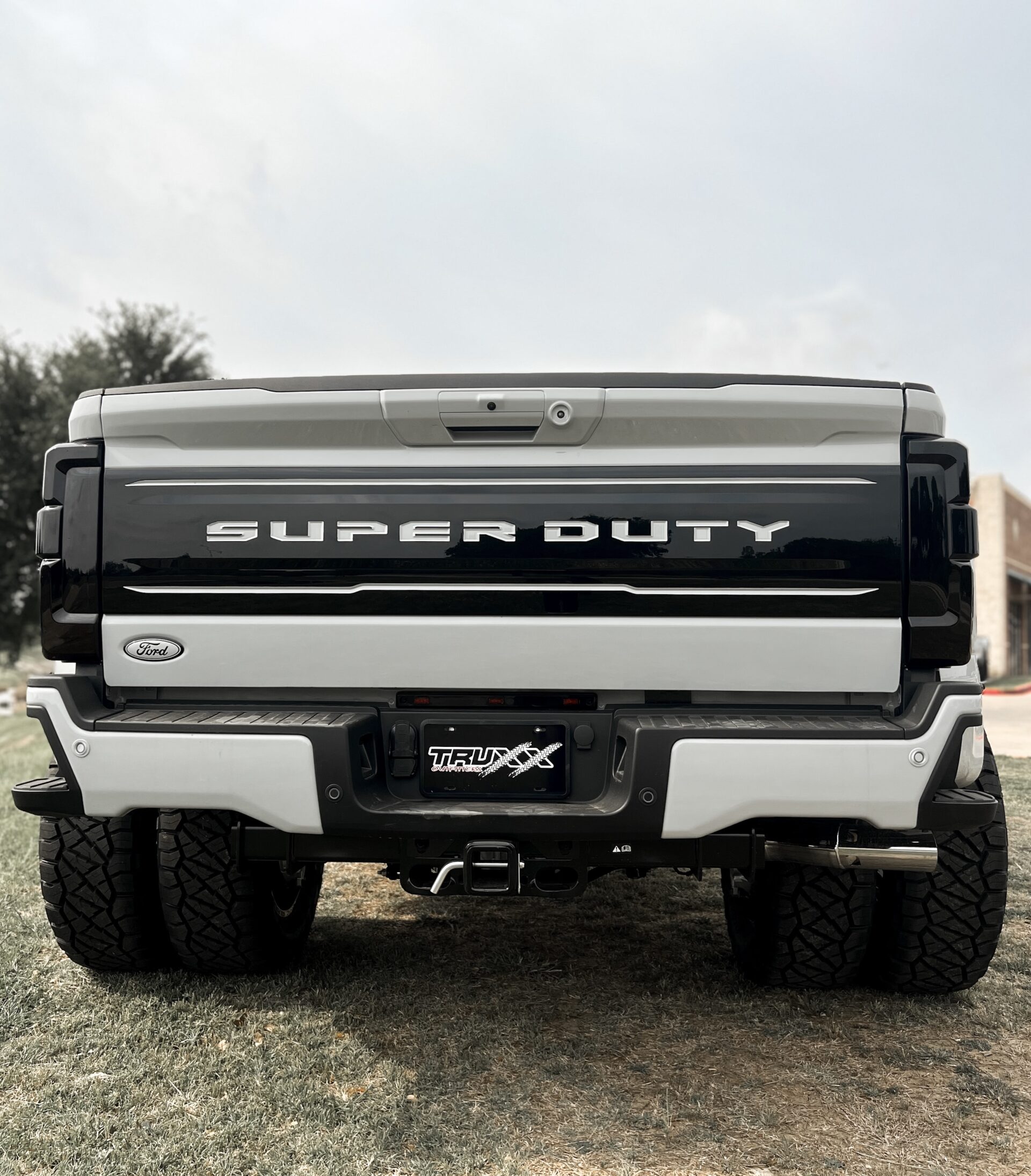 Ford Super Duty F-450 Custom Truck Build - Truxx