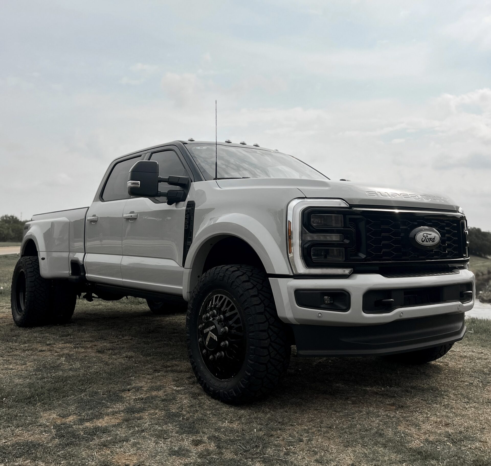 Ford Super Duty F-450 Custom Truck Build - Truxx