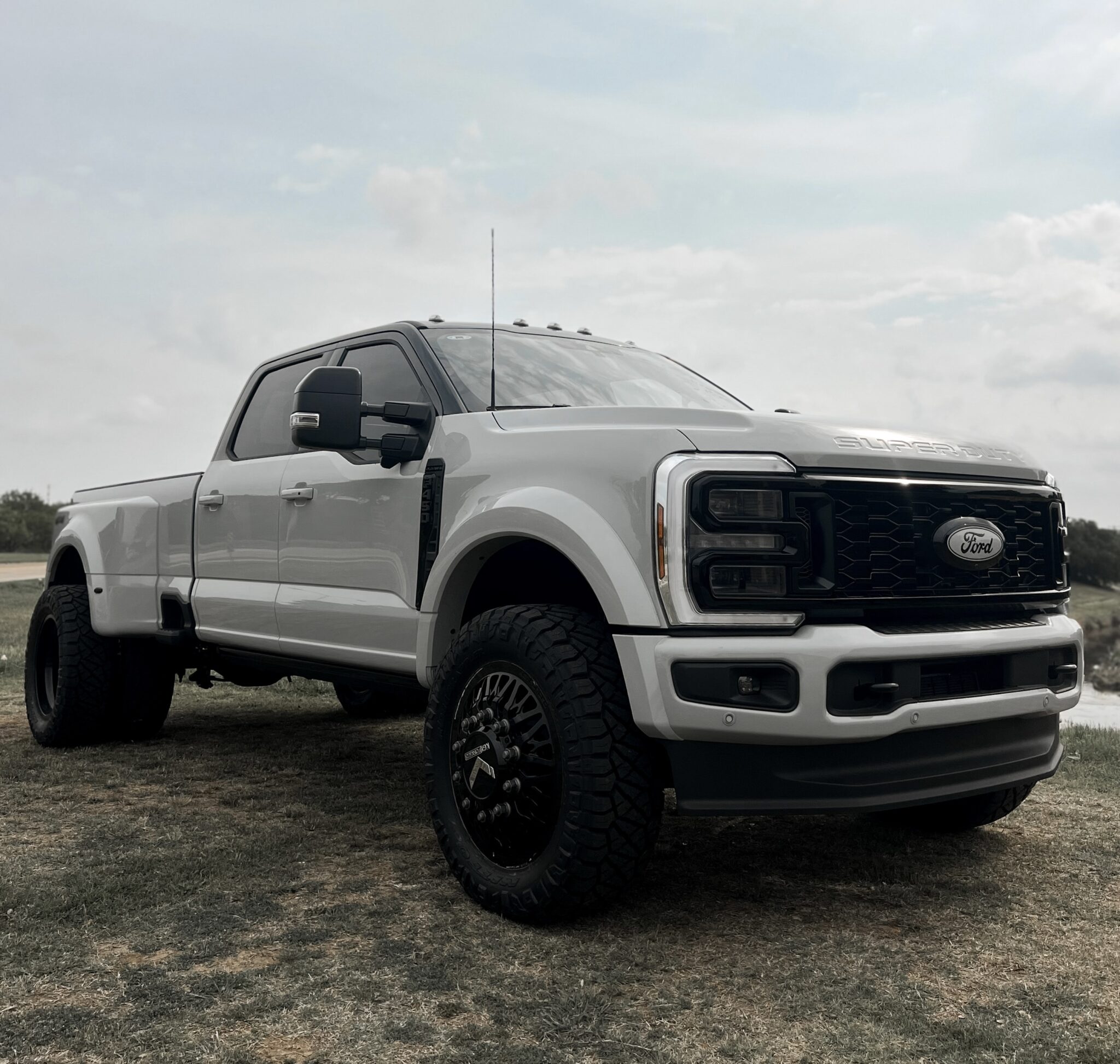 Ford Super Duty F-450 Custom Truck Build - Truxx