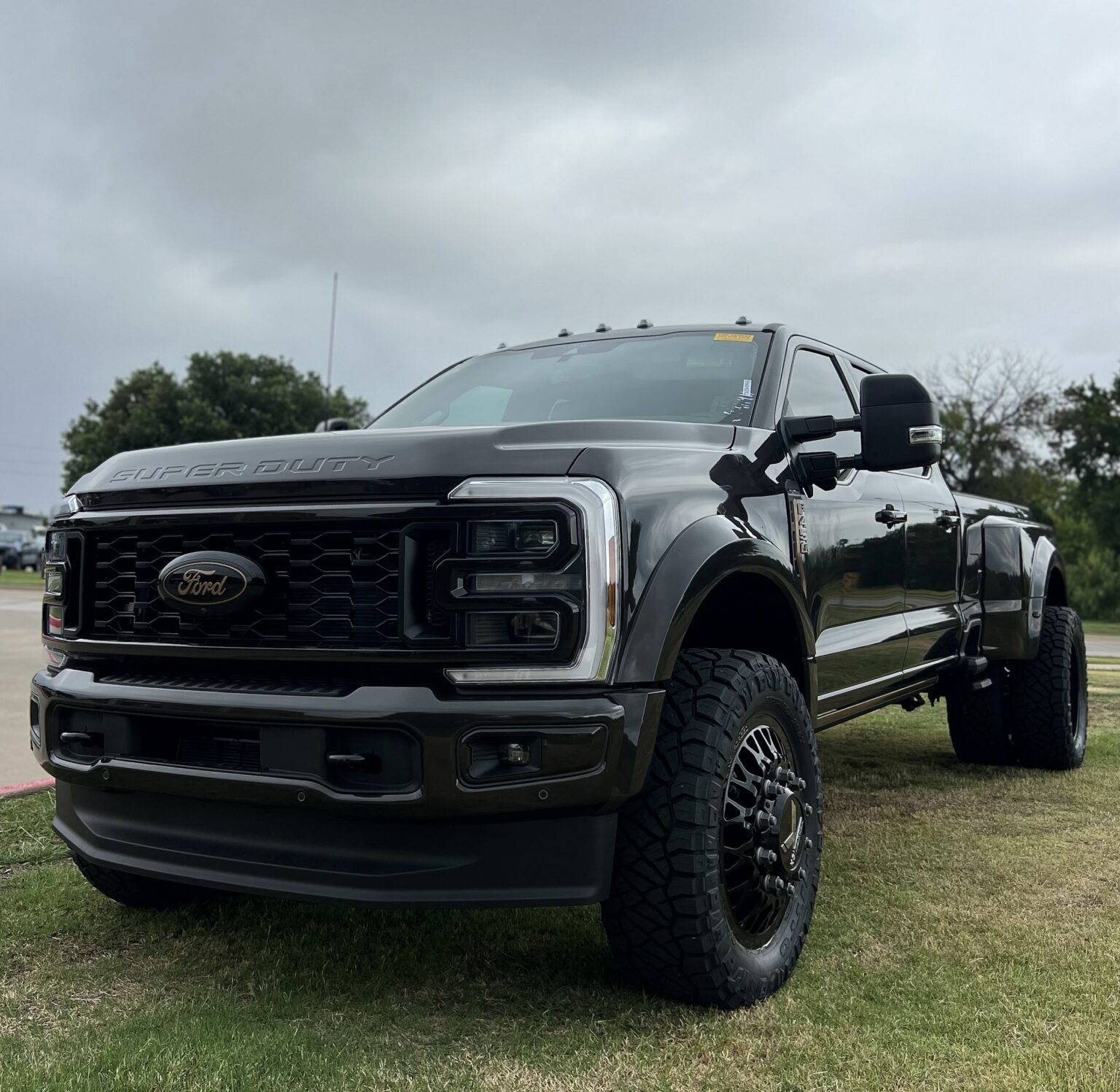 Insane Custom Ford F-450 Build That Leaves Stock Trucks in the Dust - Truxx