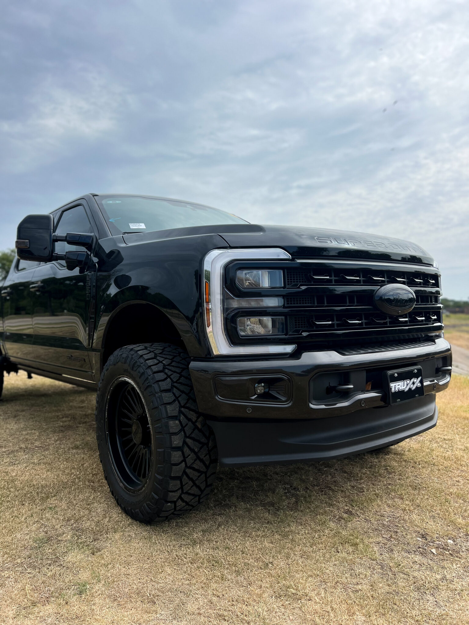 Custom Ford F-350 Blackout Edition - Truxx