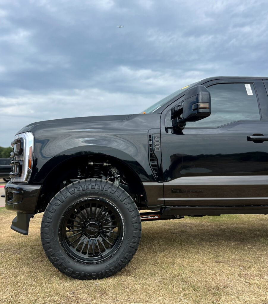 Custom Ford F-350 Blackout Edition - Truxx