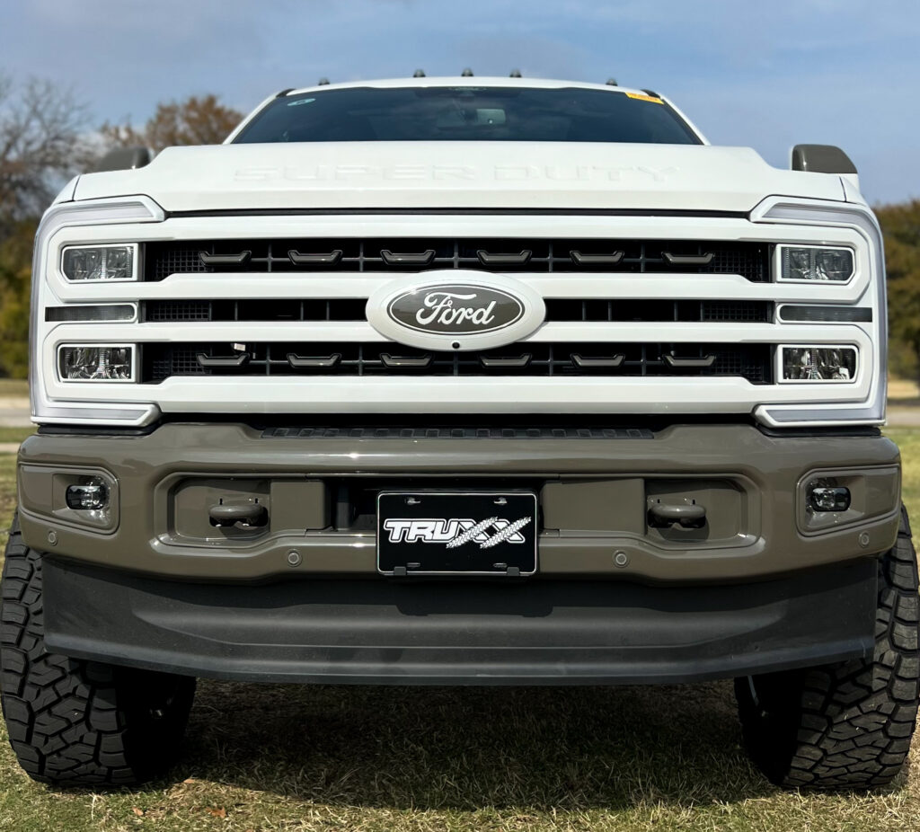 Stunning Custom Ford F-250 - Truxx